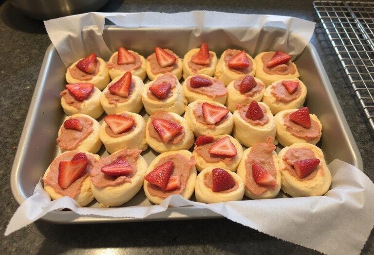 Strawberry Shortcake Cheesecake Rolls - Serena Recipes